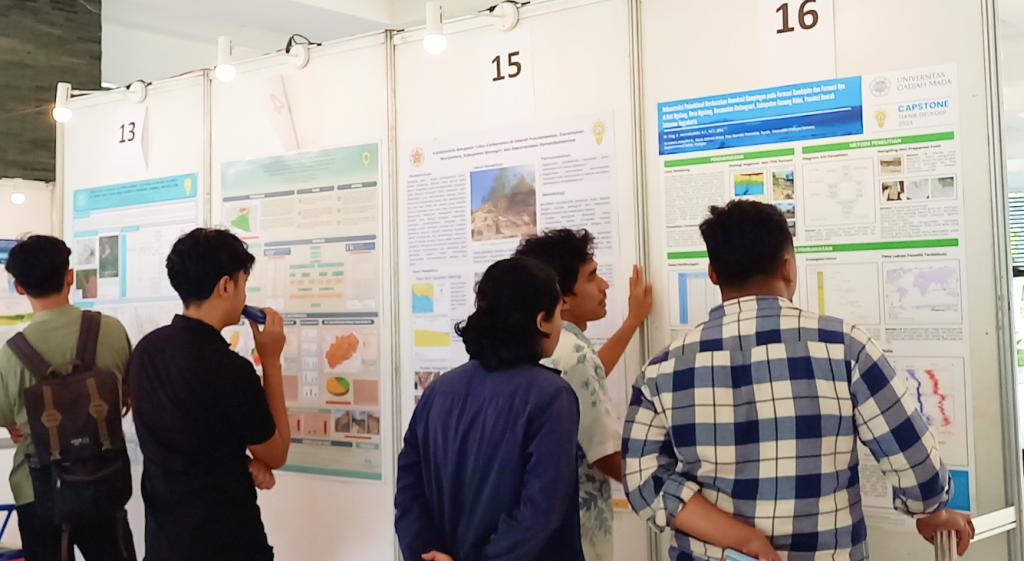 Capstone Design 2023: Ajang Pameran Poster Hasil Pemodelan Geologi Mahasiswa Teknik Geologi ...