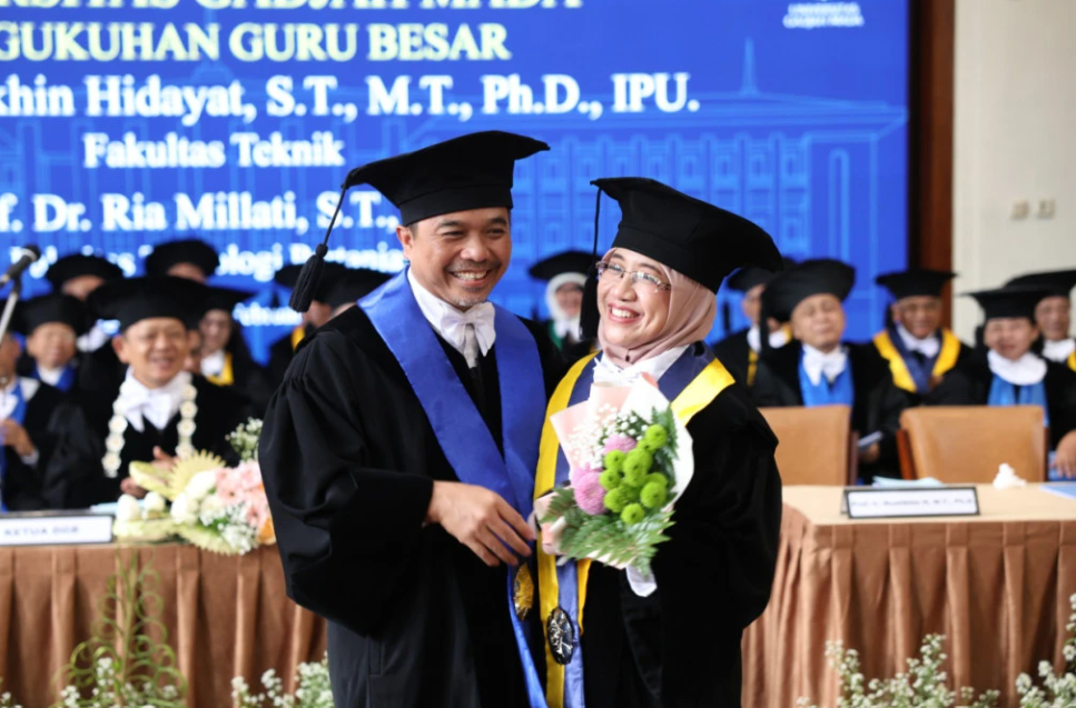 Prof. Muslikhin dan Prof. Ria: Bersama Mulai Kuliah, Lulus, dan Dikukuhkan Menjadi Guru Besar ...