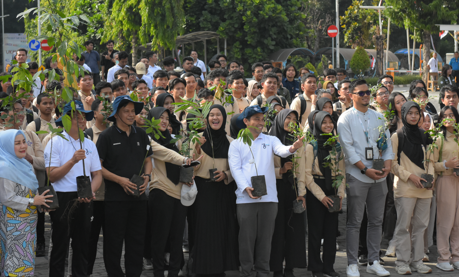 Perkuat Kepedulian Pada Lingkungan, FT UGM Ajak Mahasiswa Baru Tanam ...
