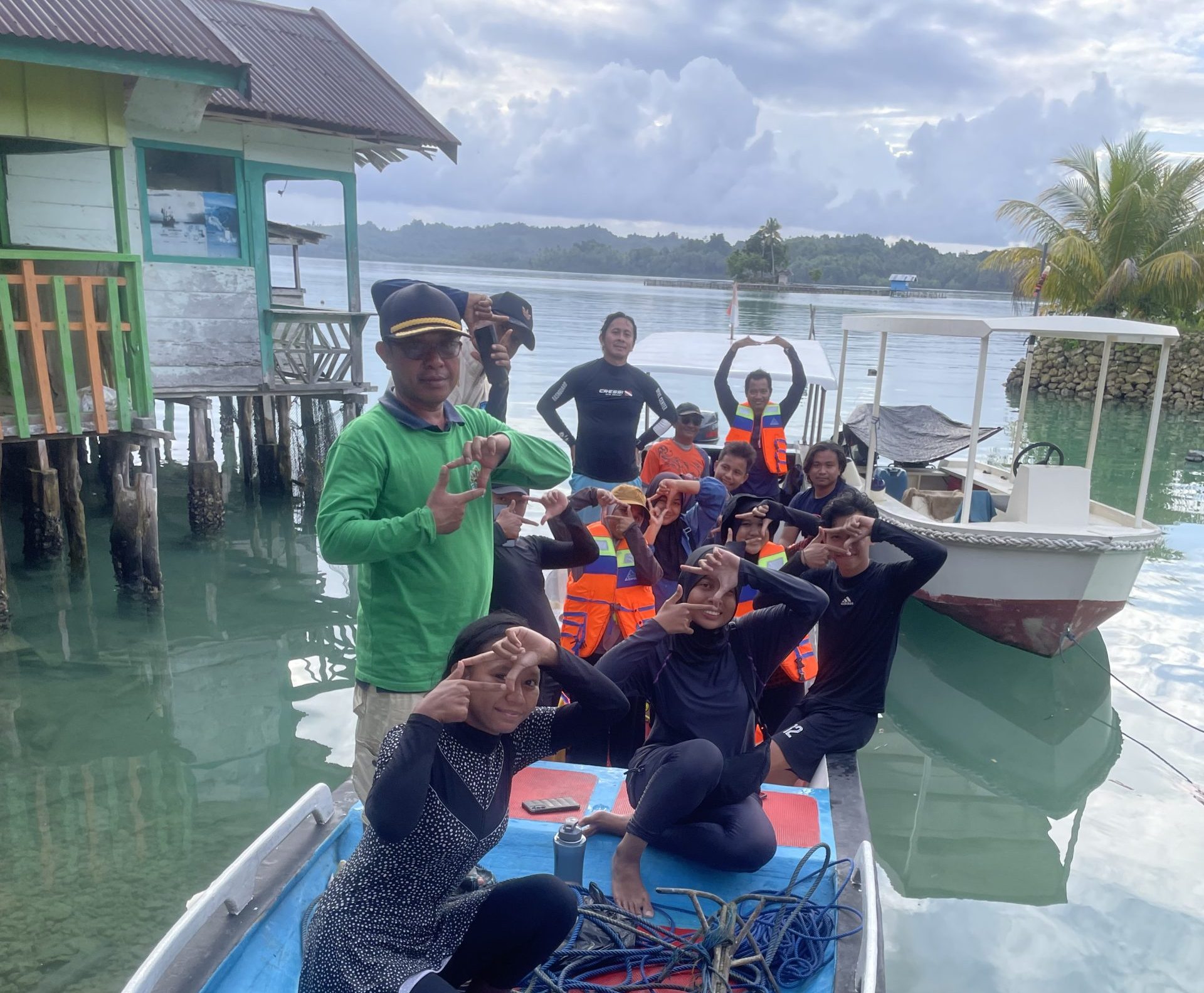 Ekspedisi Potensi Wisata Bahari: Jejak KKN-PPM UGM di Gugus Pulau ...